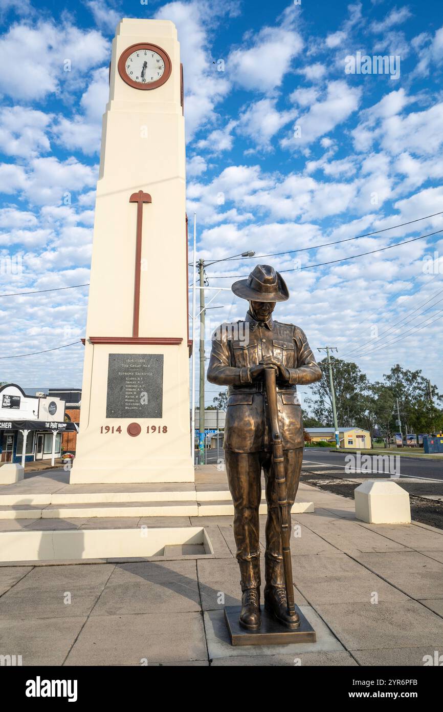 War memorial and 'Lest We Forget' Clock tower in main Street of Goomeri ...