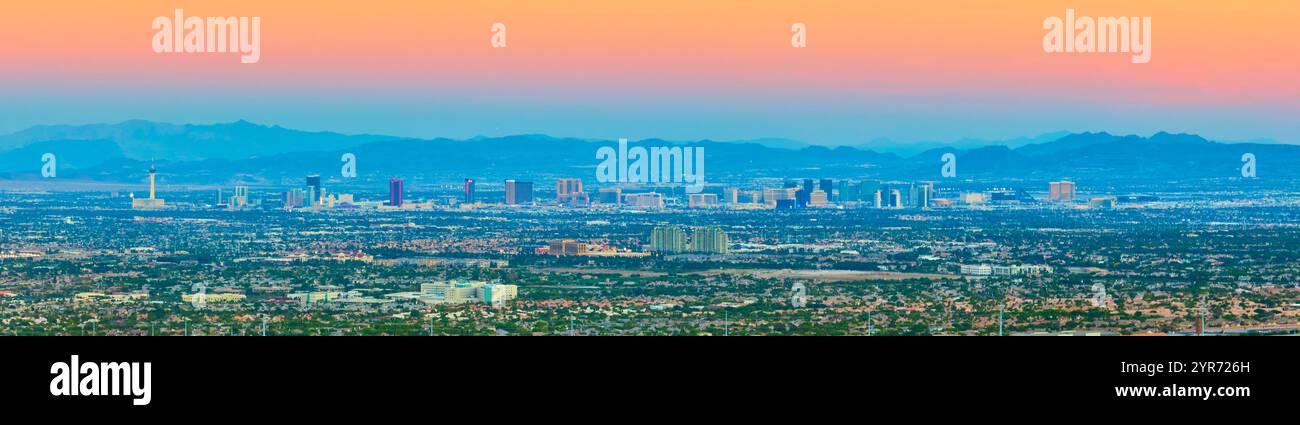 Stratosphere las vegas sunset hi-res stock photography and images - Alamy