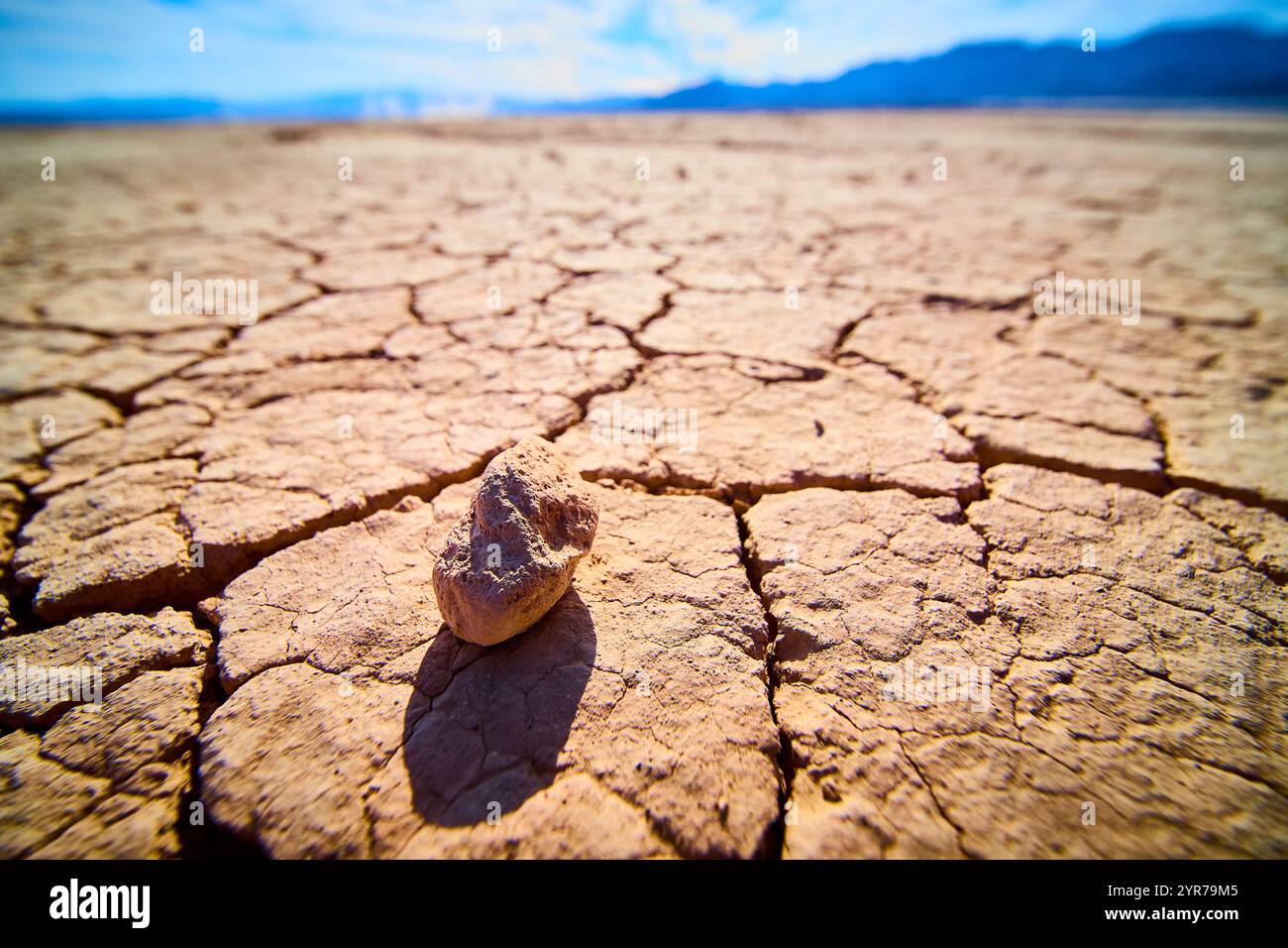 Dry lake floor hi-res stock photography and images - Alamy