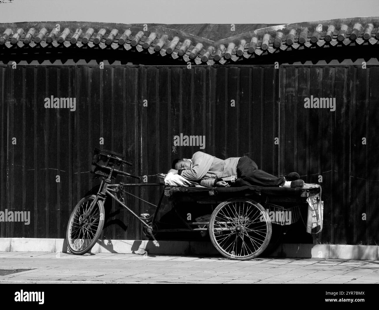 Tricycle rider sleep on tricycle Stock Photo - Alamy