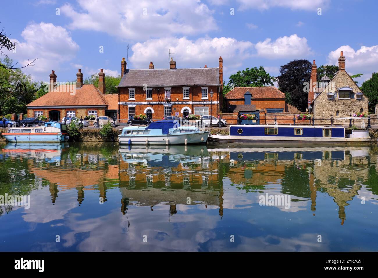 Abingdon: Old Anchor Inn pub, Christ’s Hospital and boats with ...