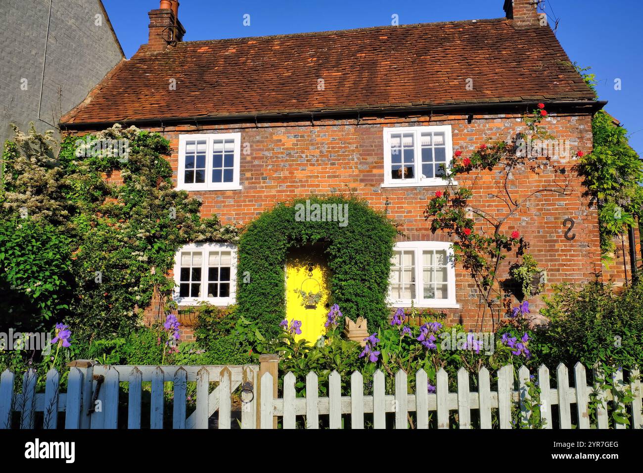 Aldbury: Pretty house and garden in Trooper Road, Aldbury ...