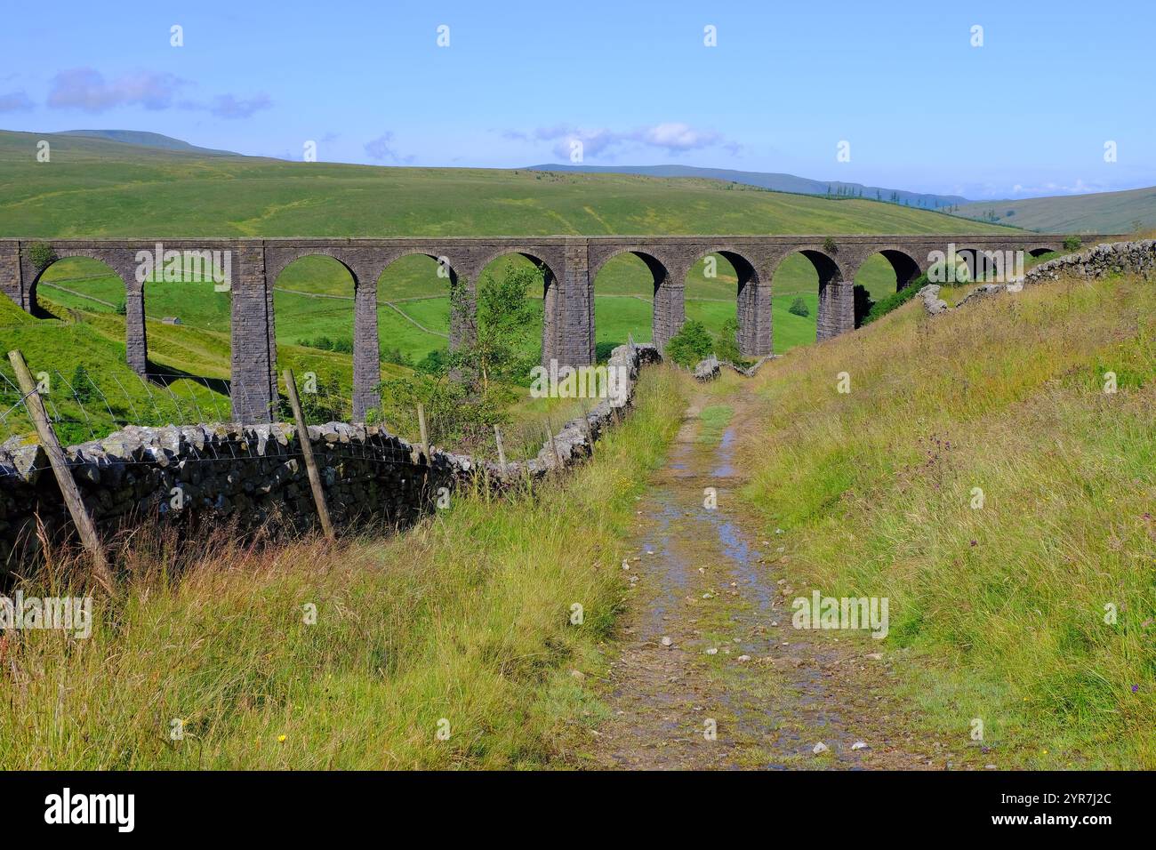 Arten Gill Viaduct bridge on Settle to Carlisle railway over Artengill ...