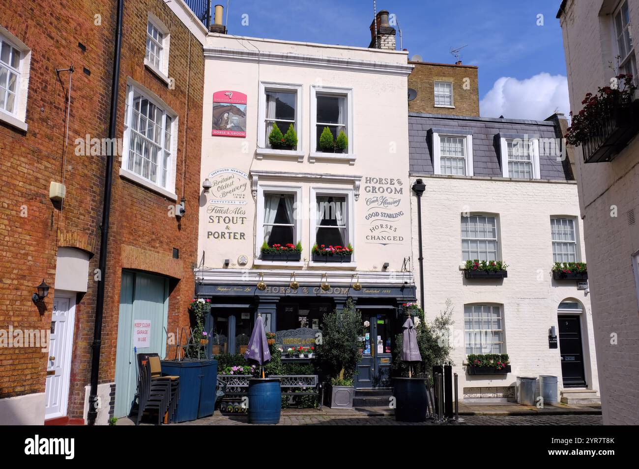 Horse and Groom pub in Groom Place, Belgravia, London, England, UK ...