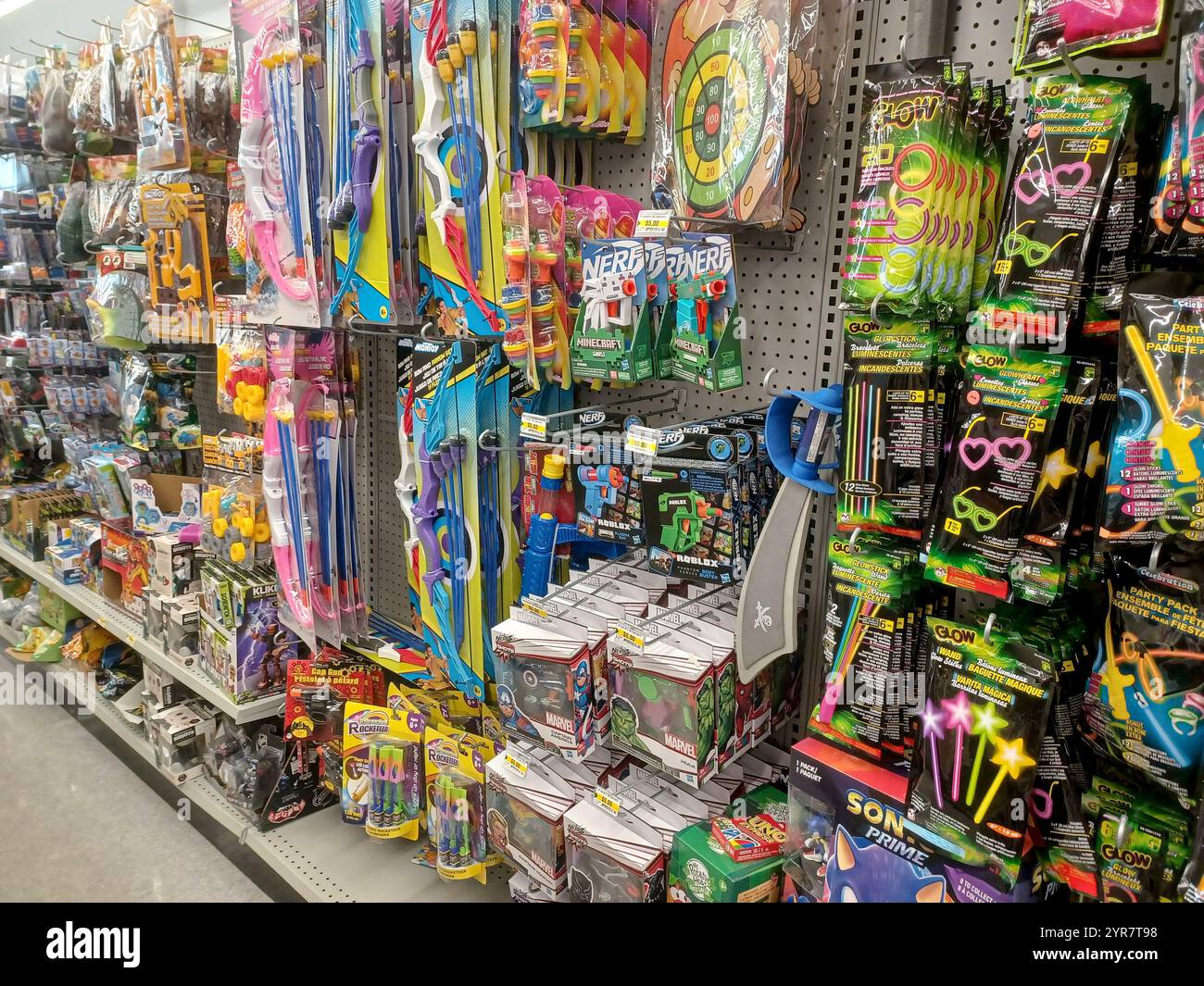 Dollarama store inside hi-res stock photography and images - Alamy