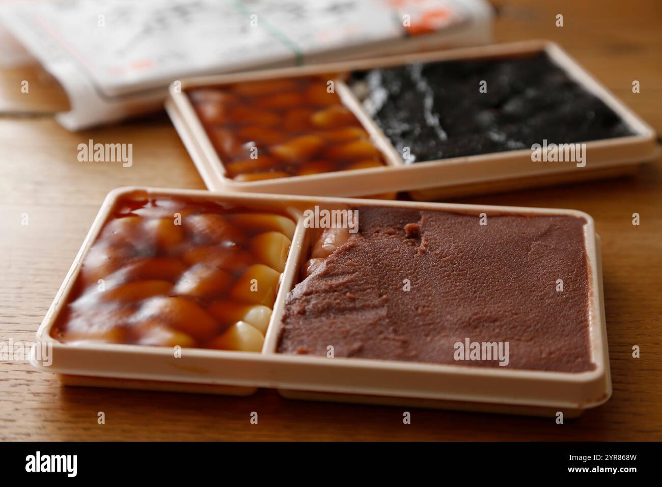 Japanese sweetssesame dumpling hi-res stock photography and images - Alamy