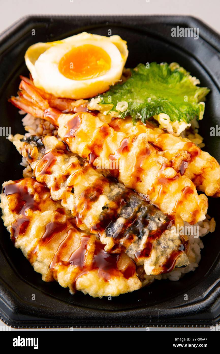Ebi tendon shrimp tempura bowl hi-res stock photography and images - Alamy