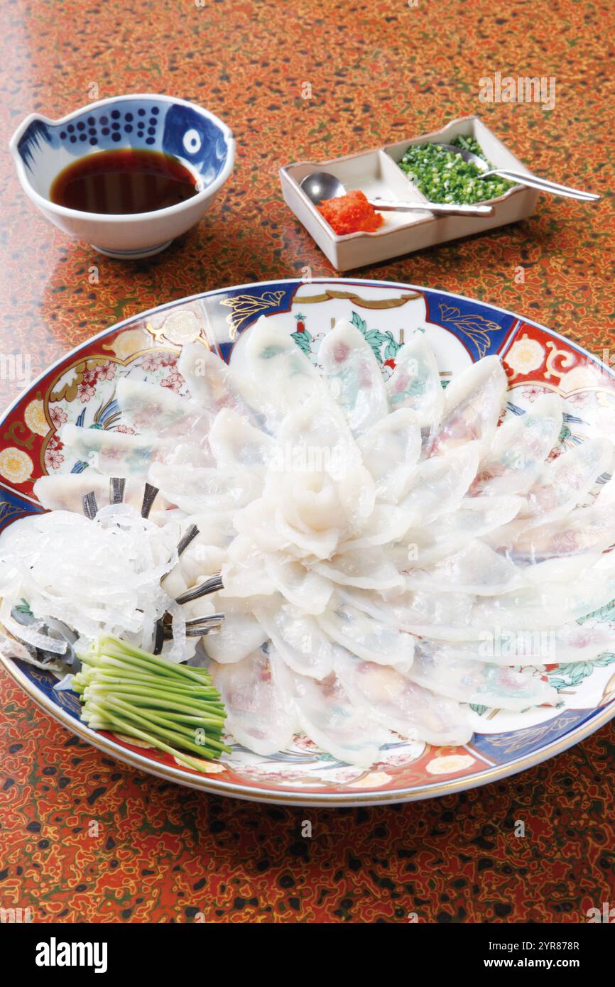 Shimonoseki fugu sashimi Stock Photo - Alamy