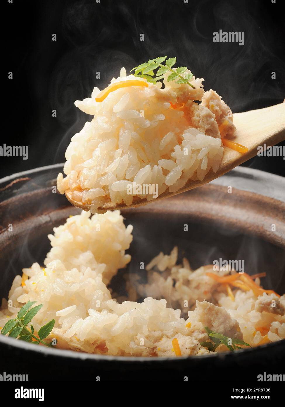 Japanese meal Kamameshi (rice cooked in a pot) Lifting Stock Photo - Alamy