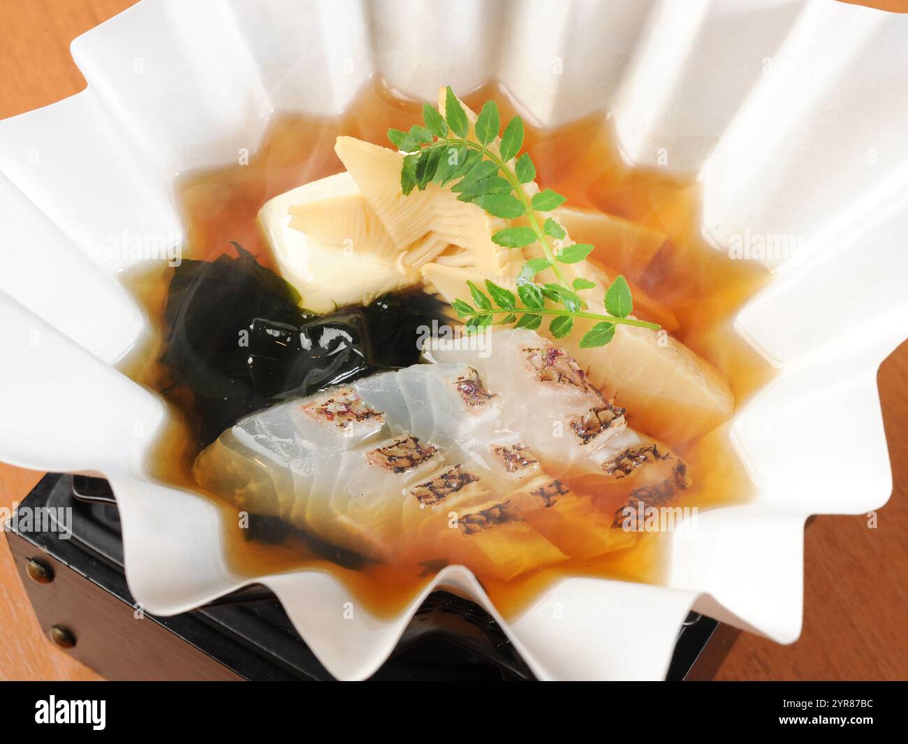 Japanese meal Paper nabe Stock Photo - Alamy
