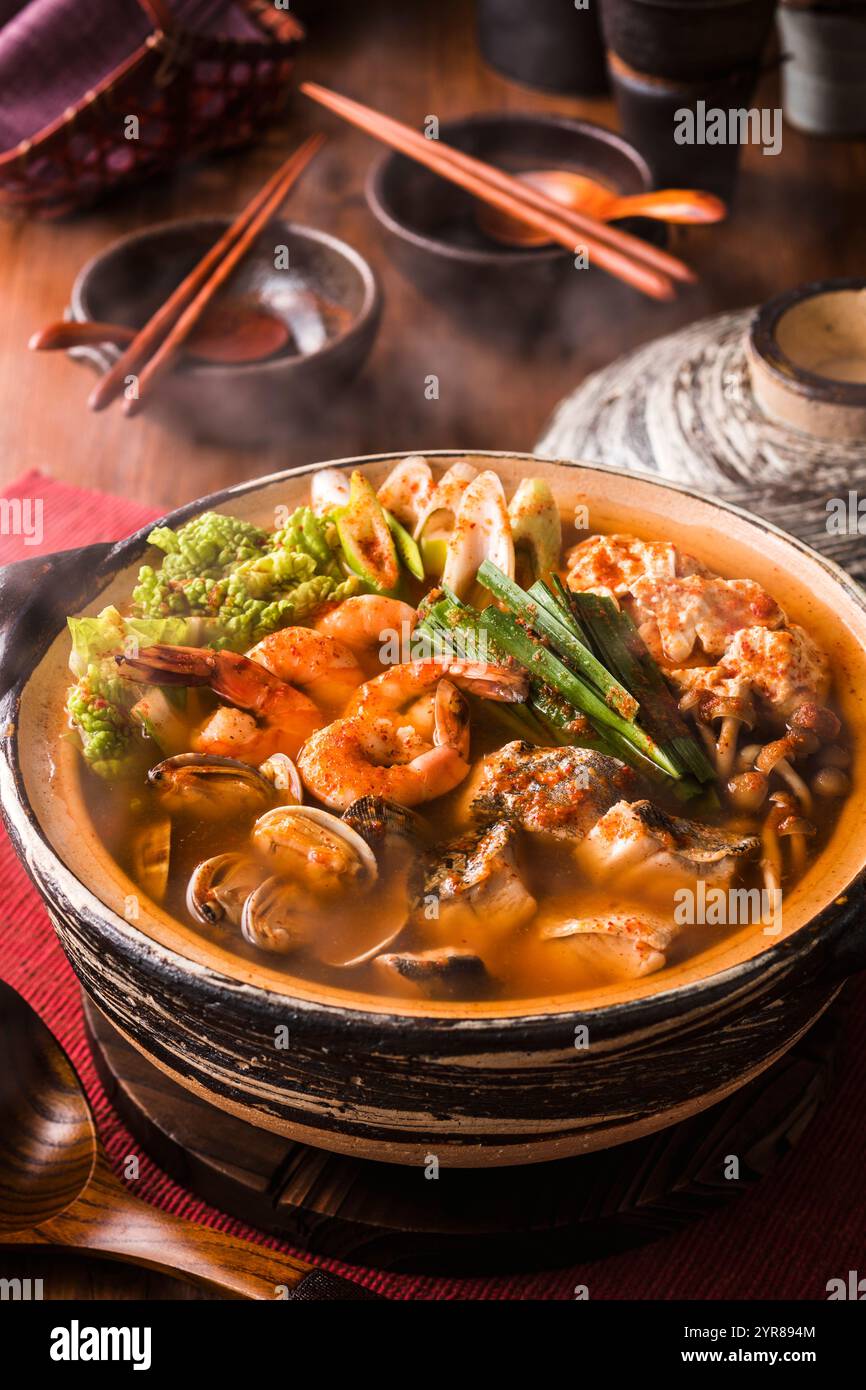 Seafood chige hotpot Stock Photo - Alamy