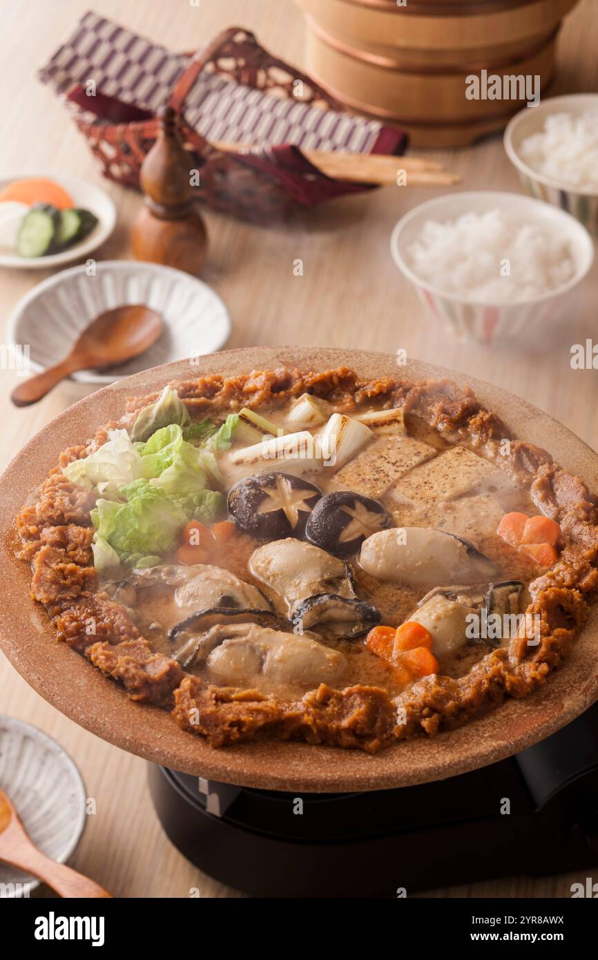 Oyster in earthenware pot Stock Photo - Alamy