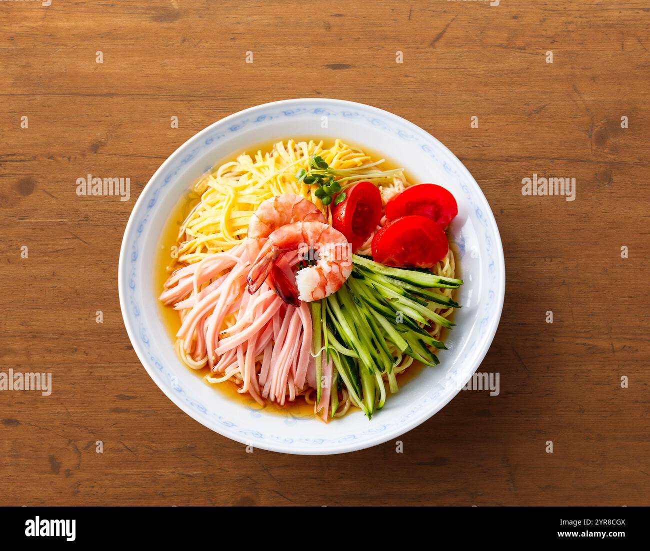 Chilled Chinese Noodles with Mixed Topping Stock Photo - Alamy