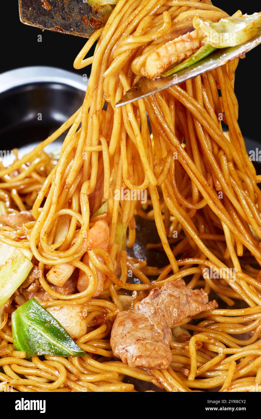 Yakisoba (stir-fried soba noodles Stock Photo - Alamy