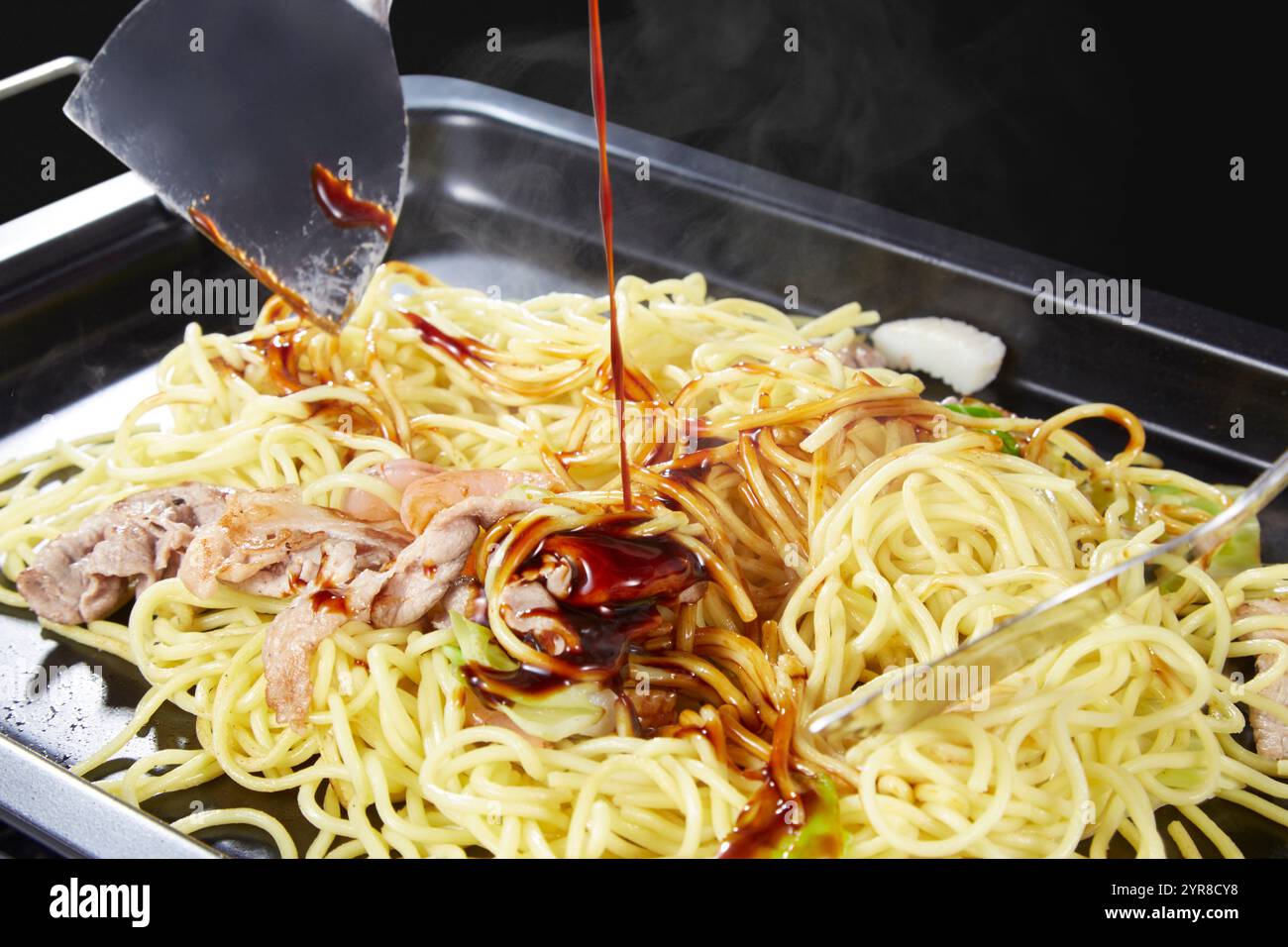 Yakisoba (stir-fried soba noodles Stock Photo - Alamy