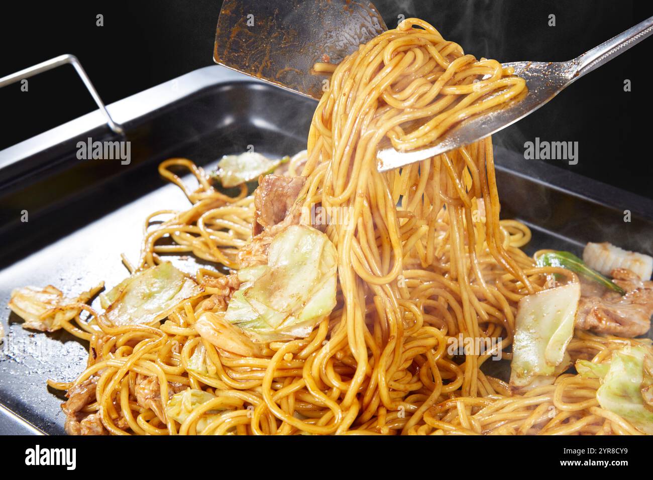 Yakisoba (stir-fried soba noodles Stock Photo - Alamy