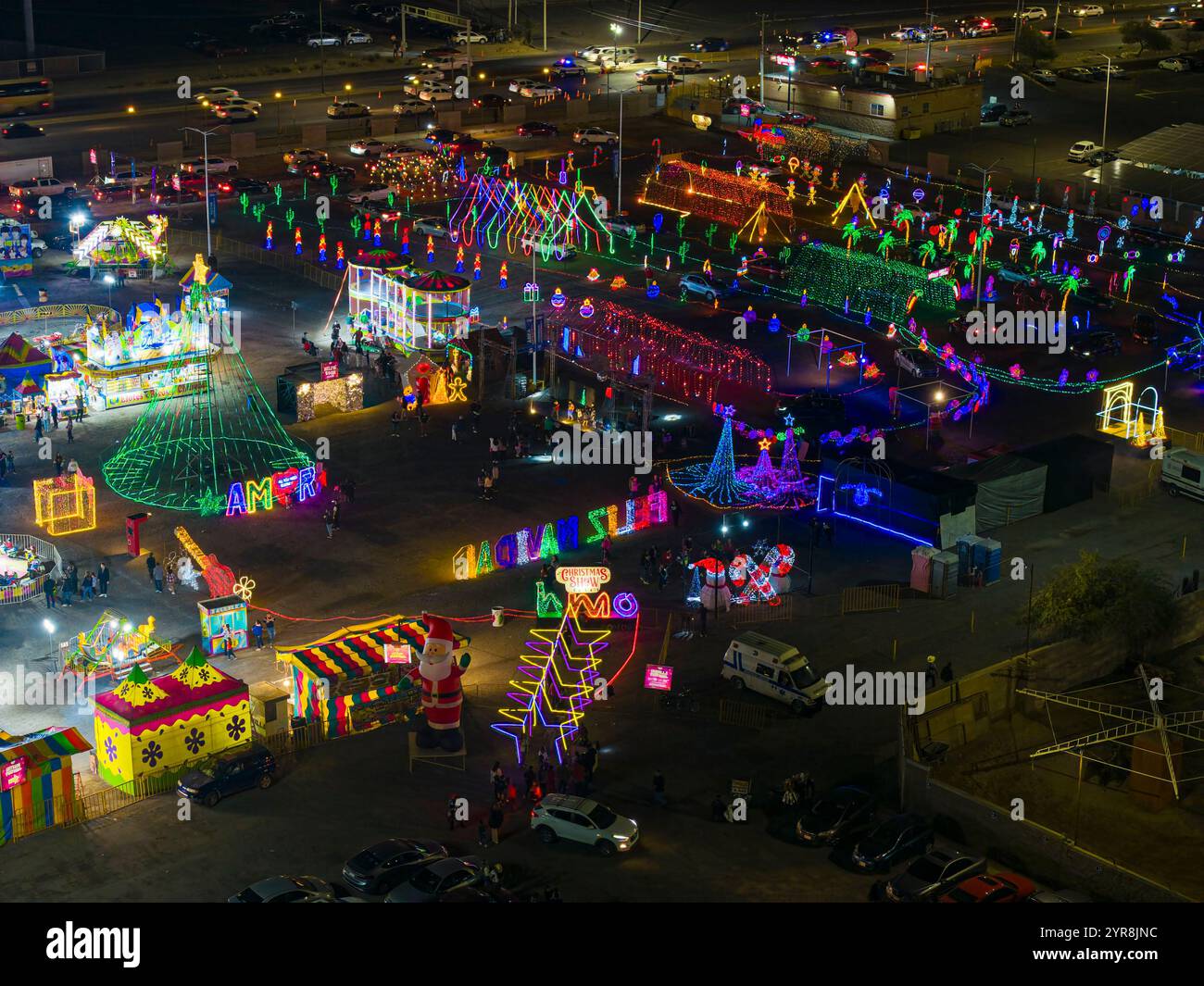 Mechanical games at the Christmas Fair or Christmas show in Hermosillo ...
