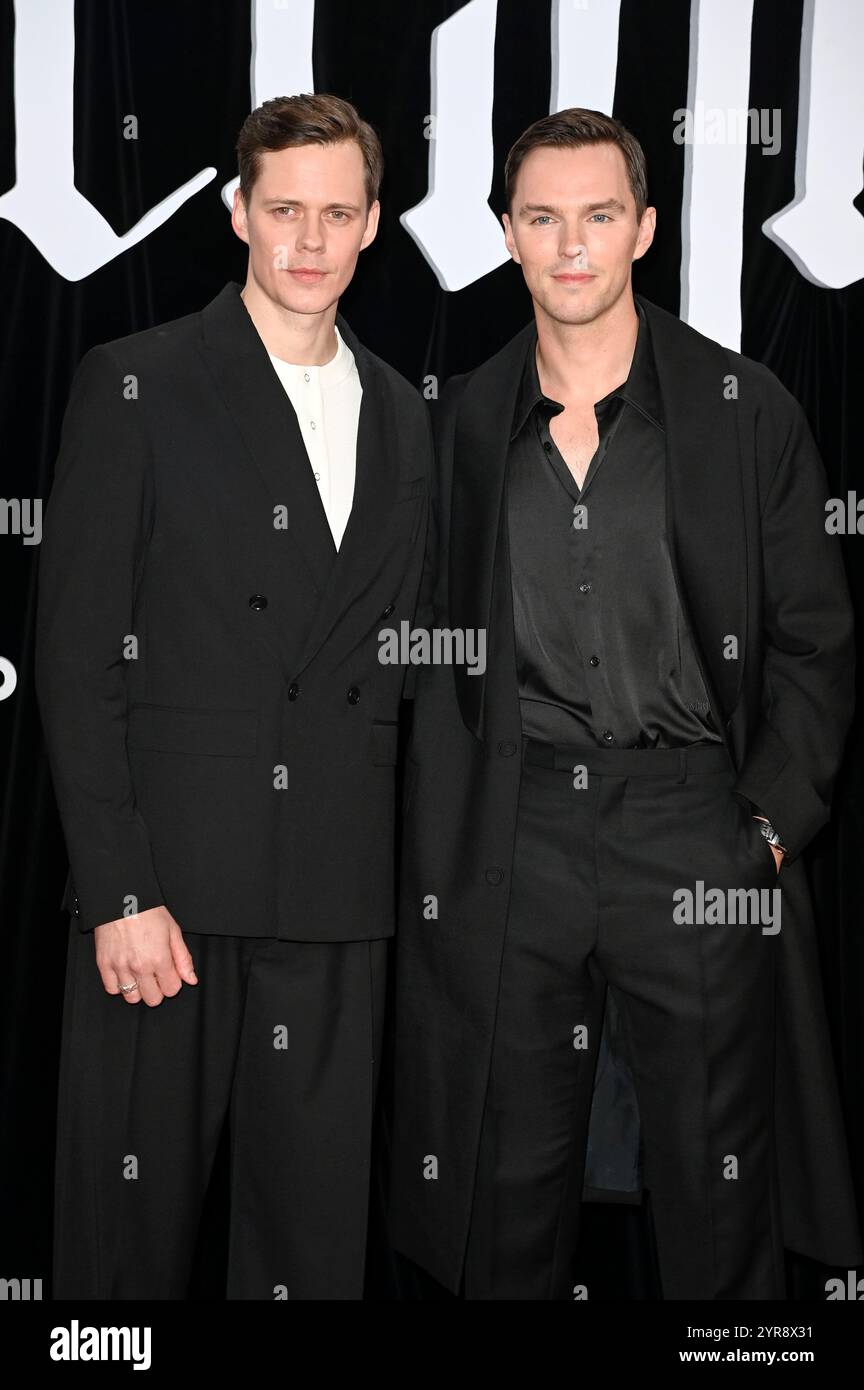 Bill Skarsgard und Nicholas Hoult bei der Premiere des Kinofilms ...