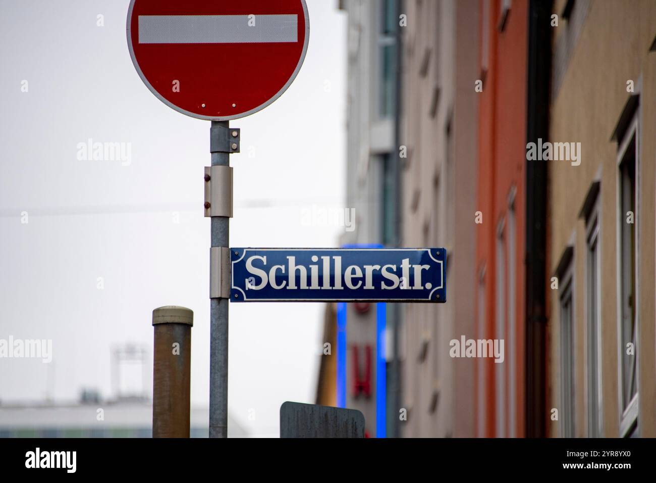Munich road sign hi-res stock photography and images - Alamy