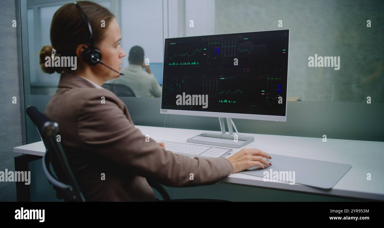 Trader works in office using hi-res stock photography and images - Alamy