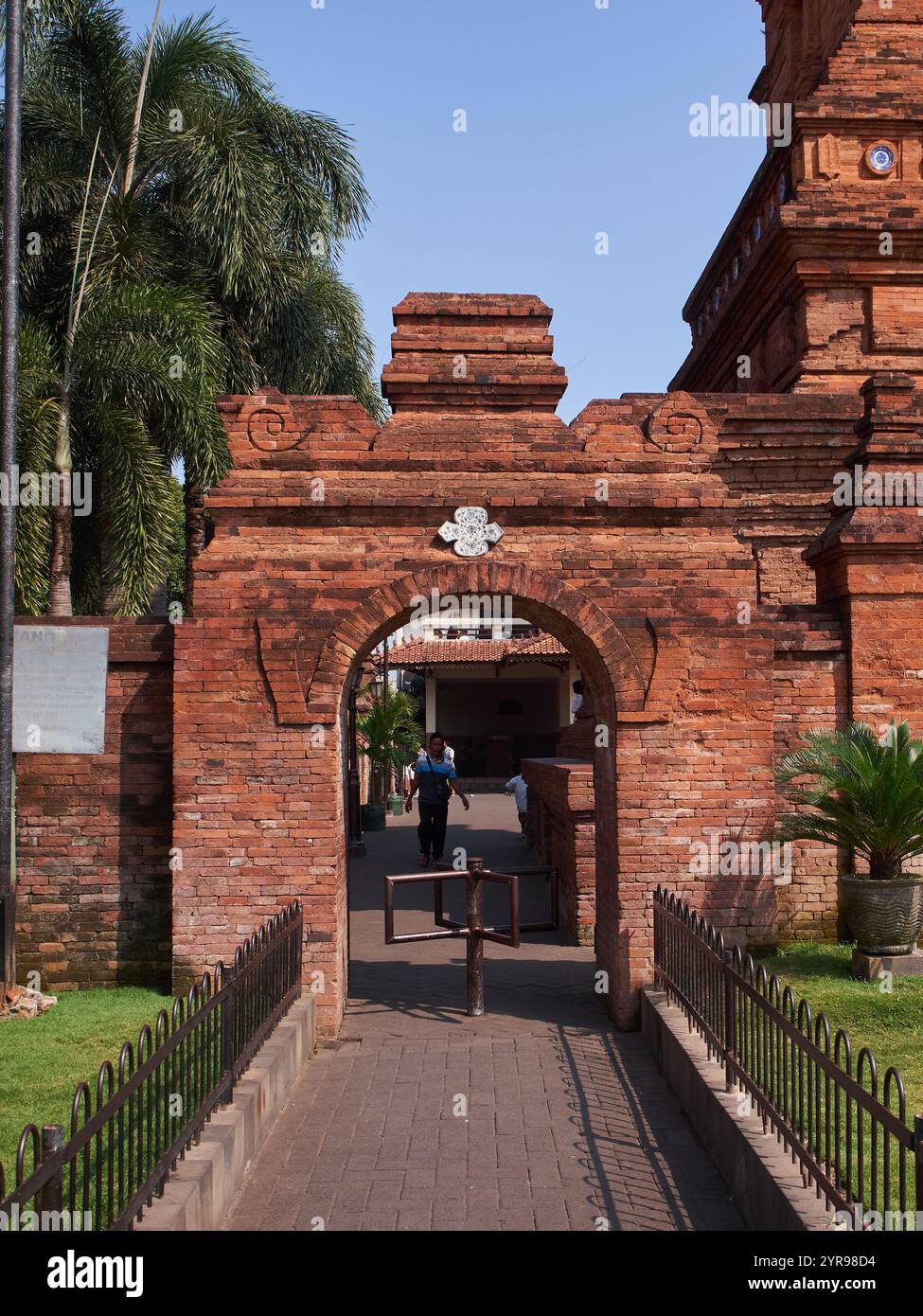 One of the entrances to the historic Al Aqsa - Menara Kudus Mosque ...