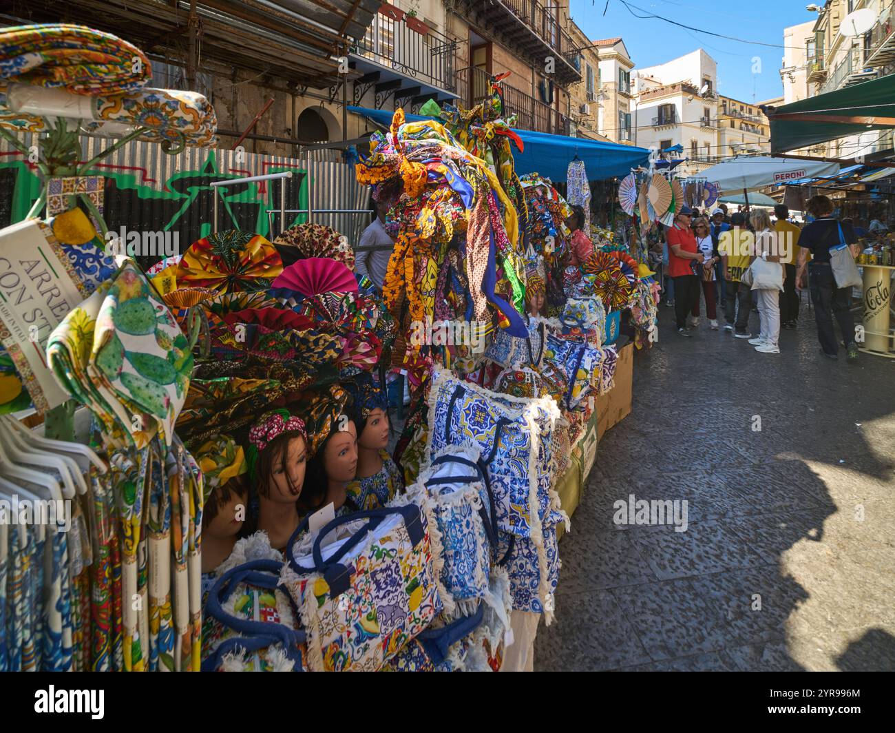 Shopping in palermo hi-res stock photography and images - Alamy