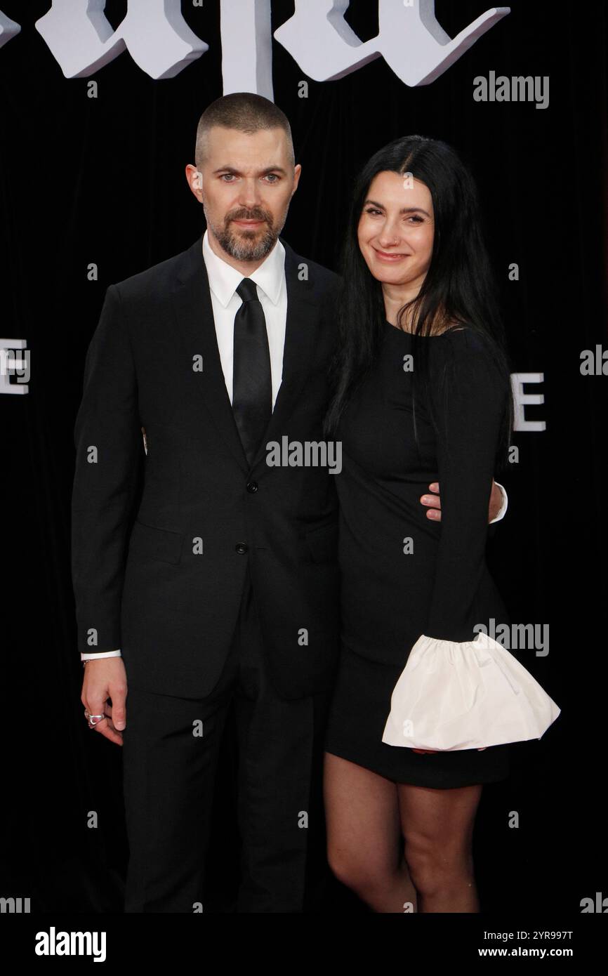 Robert Eggers und Ehefrau Alexandra Shaker bei der Premiere von ...