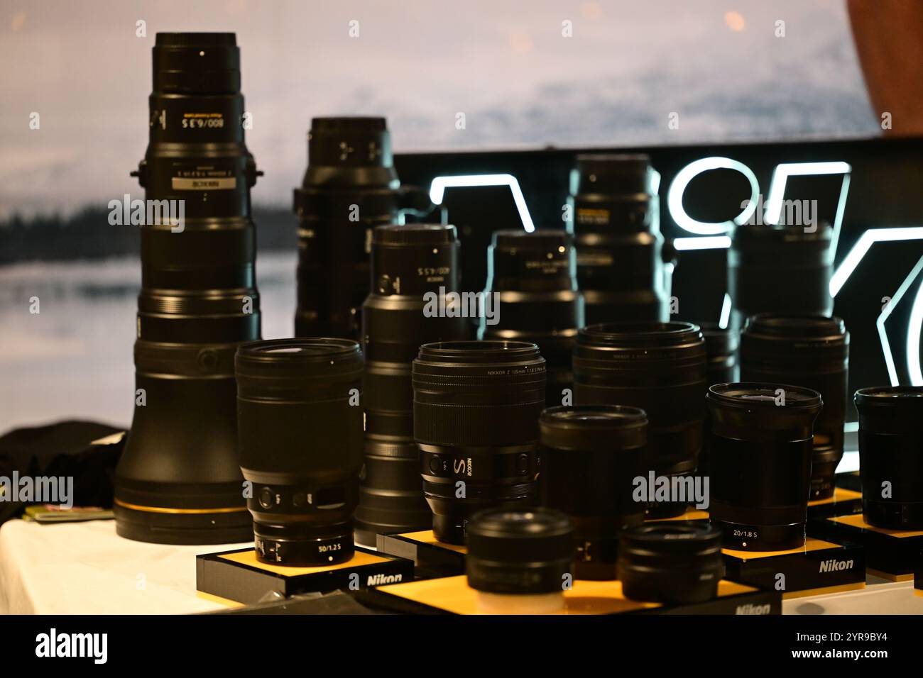 Lens 50mm 85mm hi-res stock photography and images - Alamy