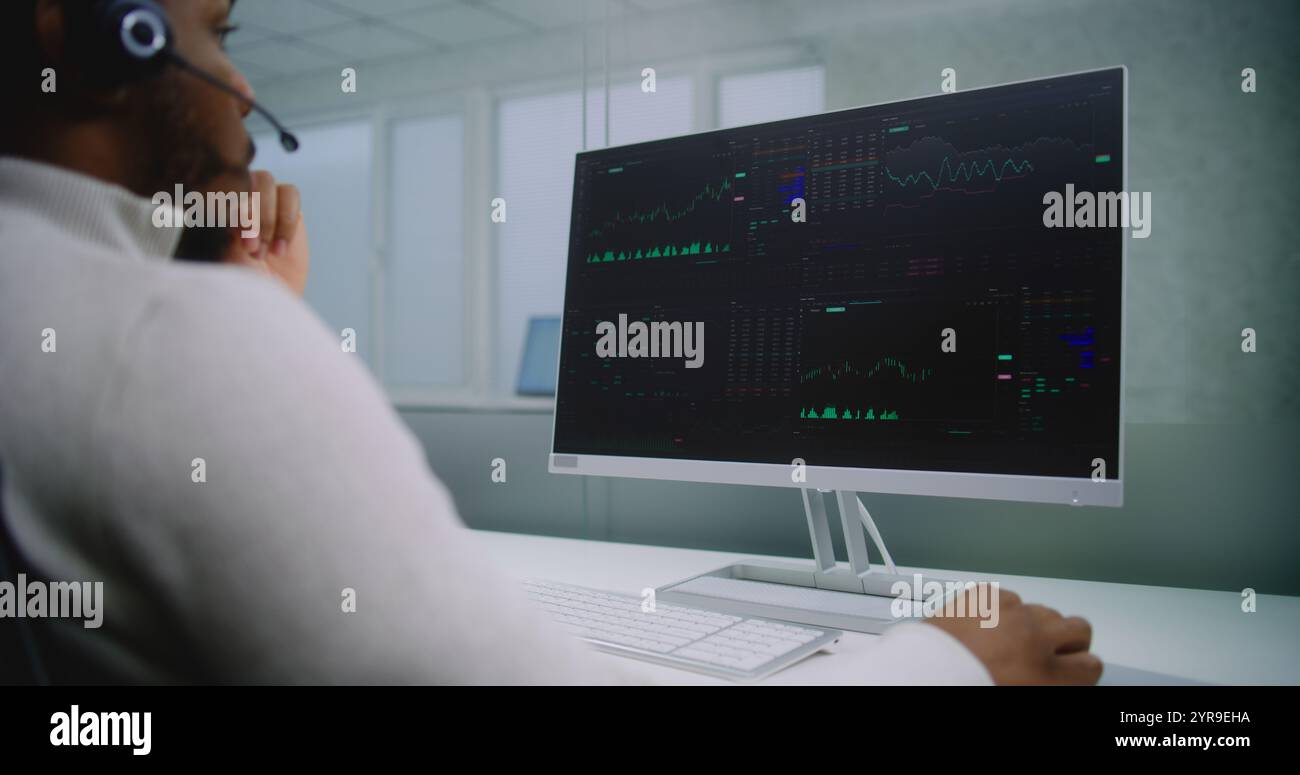 Trader works in office using hi-res stock photography and images - Alamy