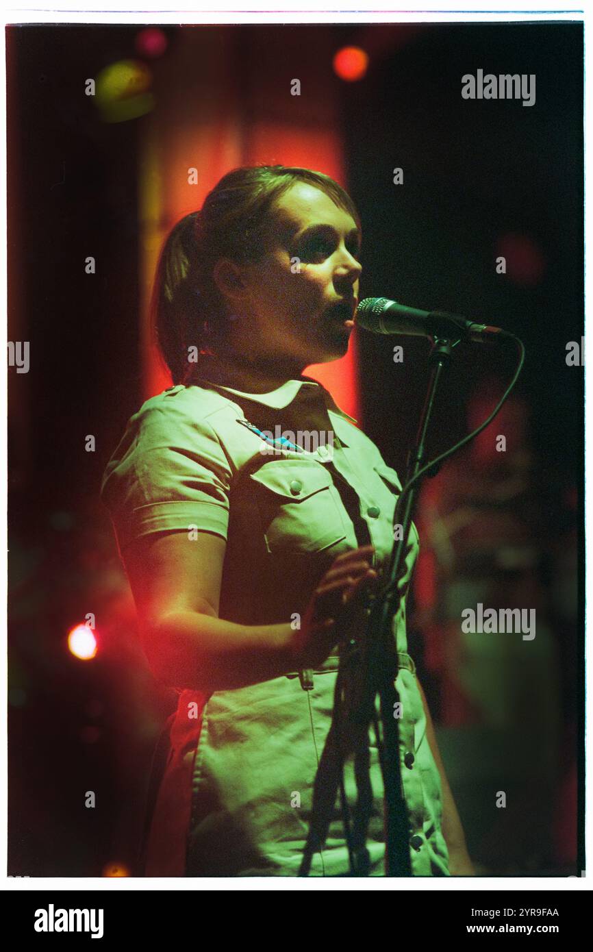 ISOBEL CAMPBELL, BELLE & SEBASTIAN, CONCERT, 2001: Isobel Campbell ...