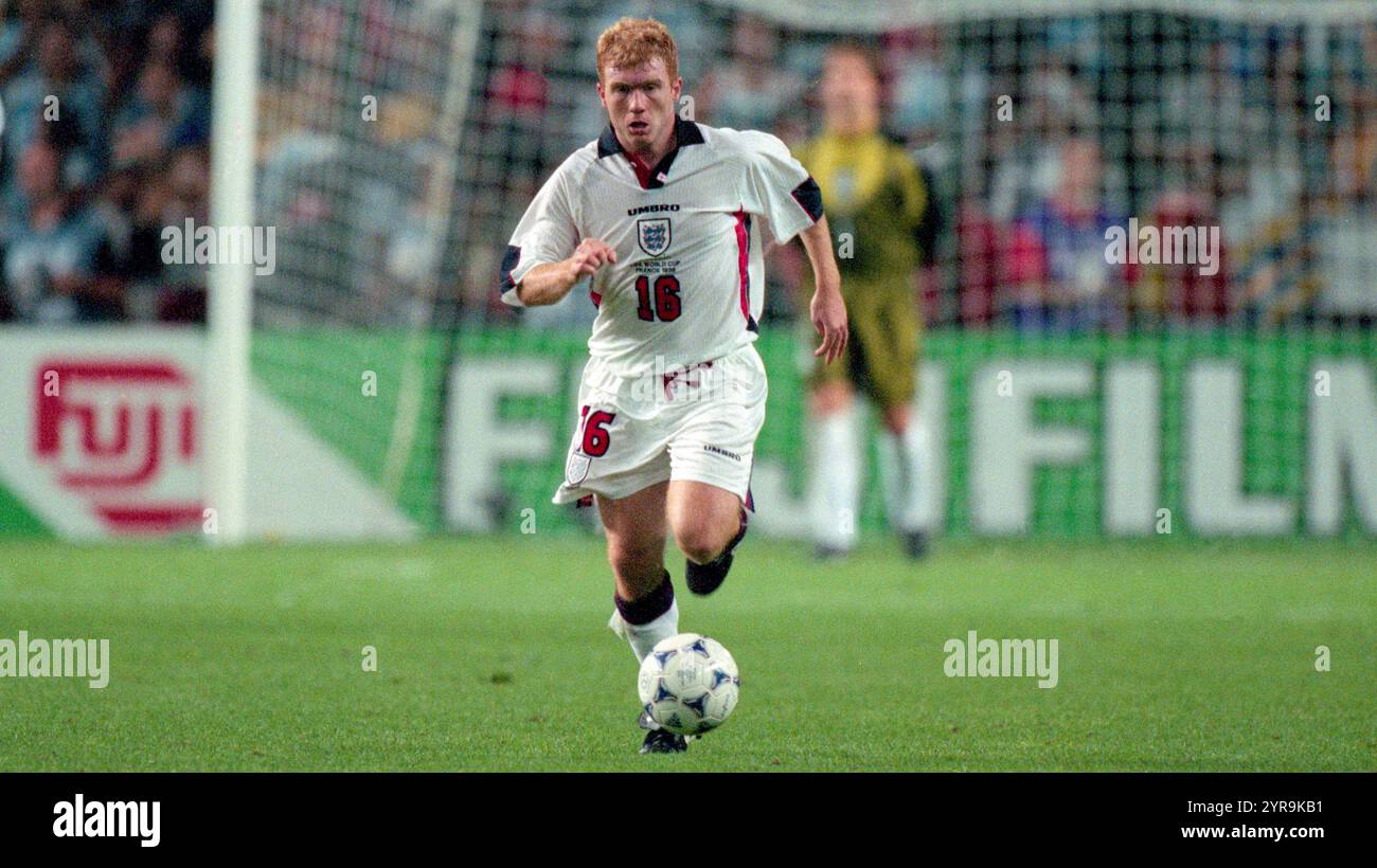 Paul scholes england 1998 hi-res stock photography and images - Alamy