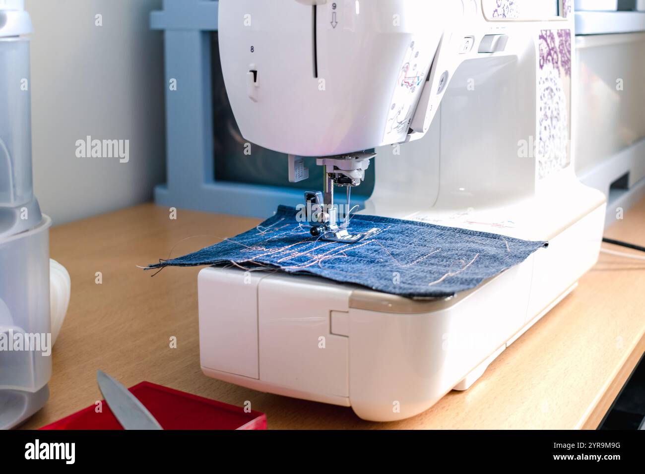 Sewing machine, for repair work, customization, creation, upcycling ...