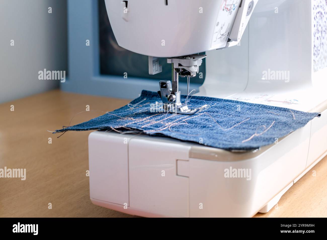 Sewing machine, for repair work, customization, creation, upcycling ...