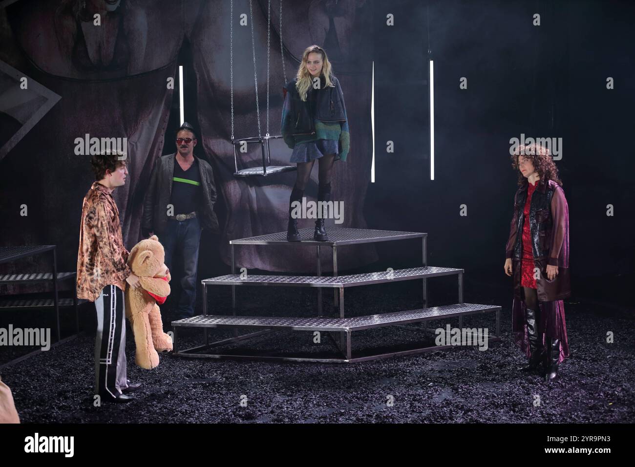 Jannik Mühlenweg als Liliom, Oliver Kraushaar als Stutzer, Lili Epply ...