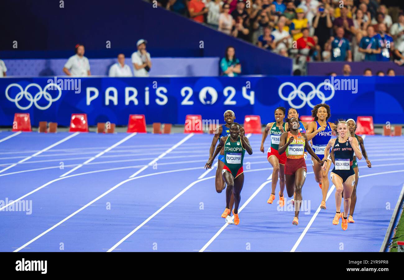 Keely Hodgkinson winning in the 800 meters at the Paris 2024 Olympic ...