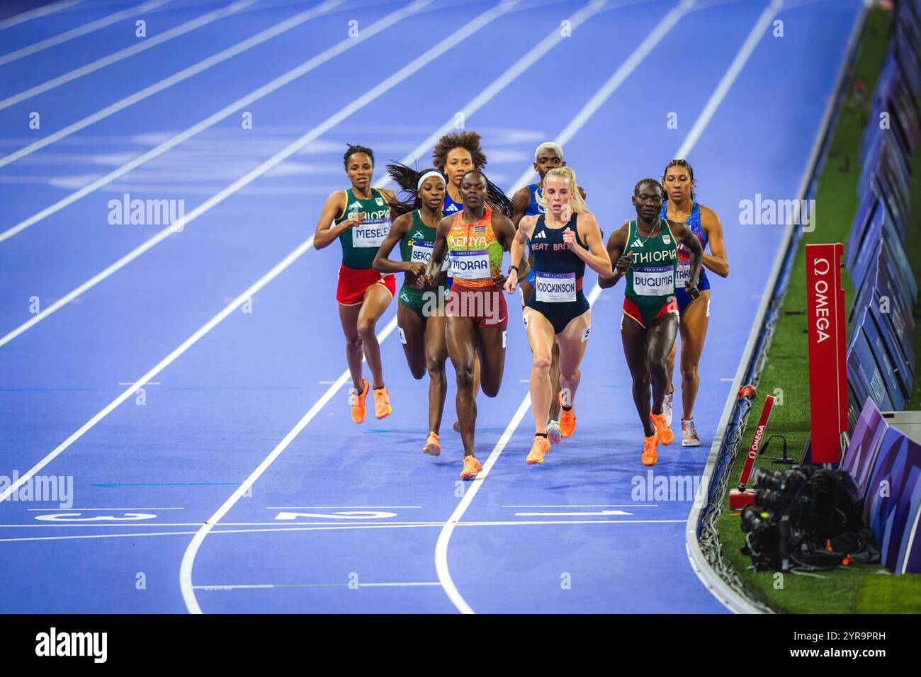 Keely Hodgkinson participating in the 800 meters at the Paris 2024 ...