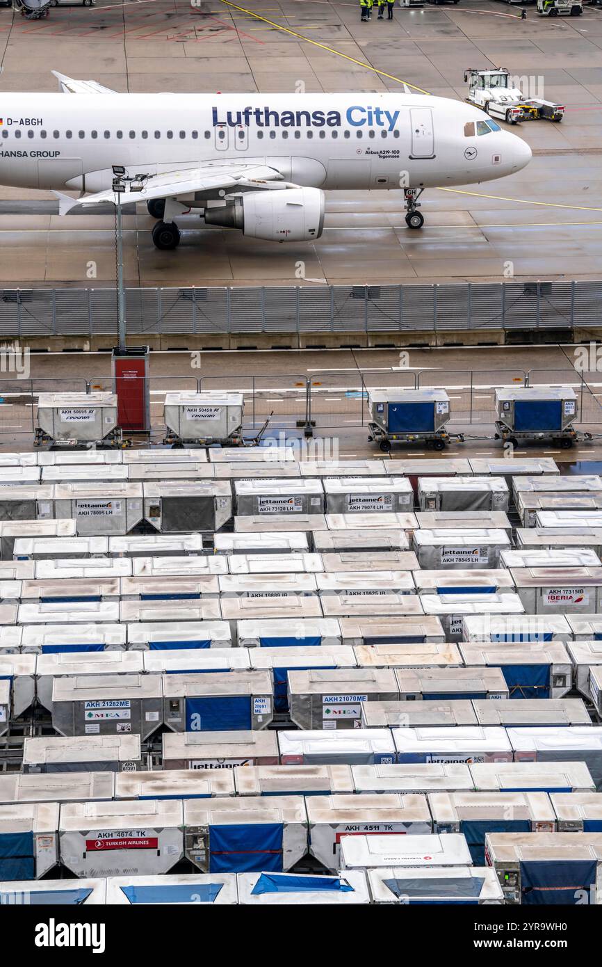 Uld containers hi-res stock photography and images - Alamy