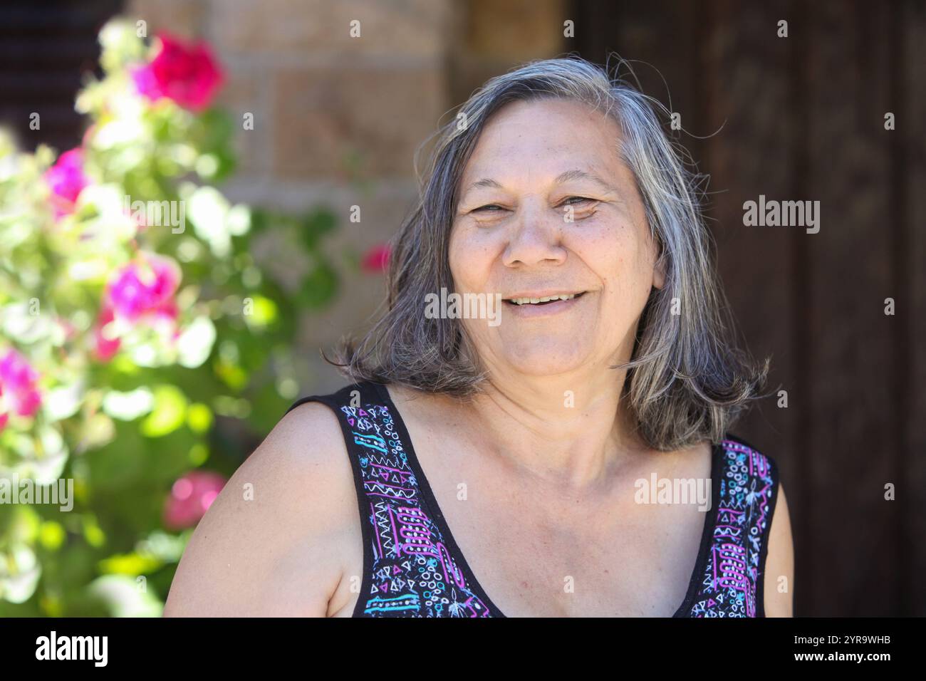 closeup portrait of smiling elderly latino woman Stock Photo - Alamy