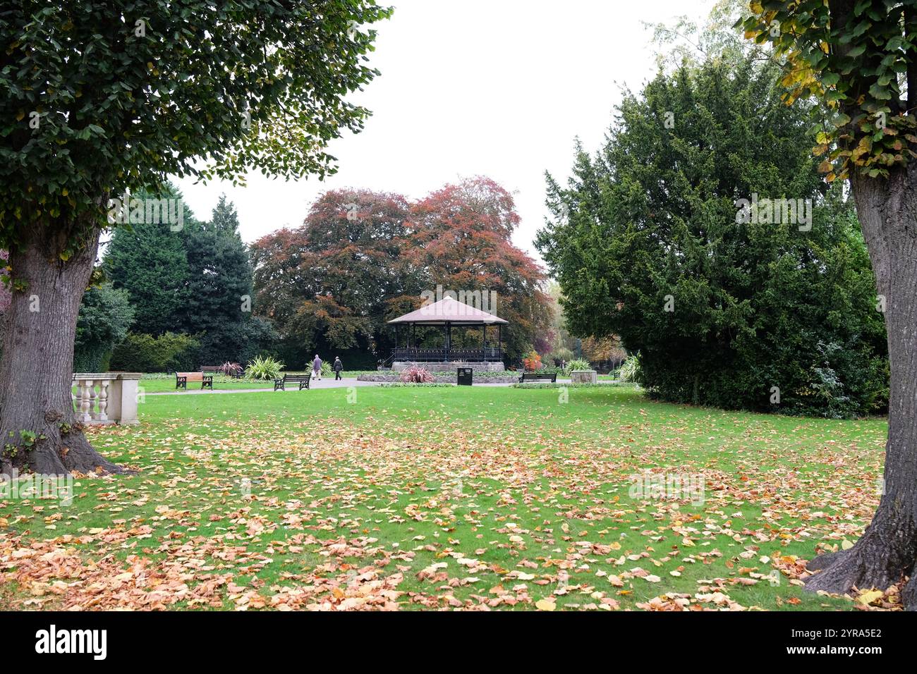 Queens park bandstand hi-res stock photography and images - Alamy