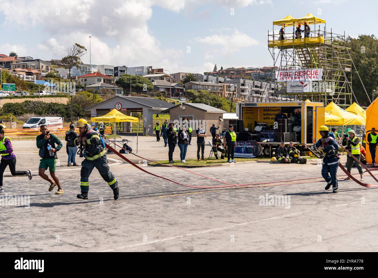 Competitors competing at South Africa's Toughest Firefighter Alive ...