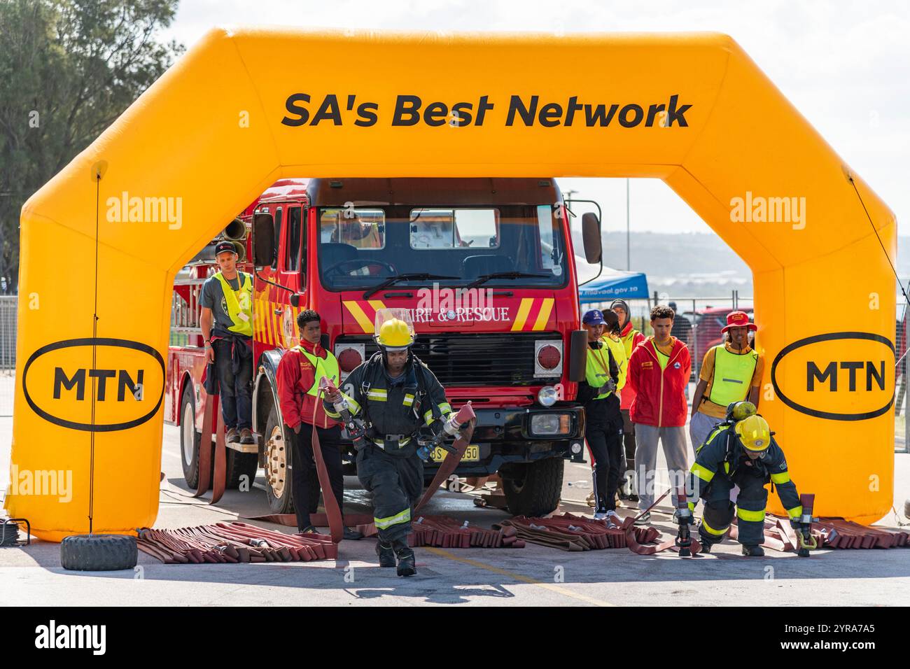 Competitors competing at South Africa's Toughest Firefighter Alive ...