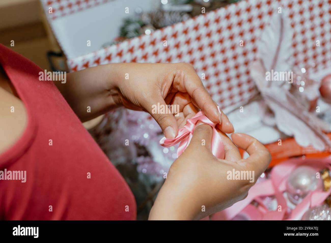 Making party decorations hi-res stock photography and images - Alamy