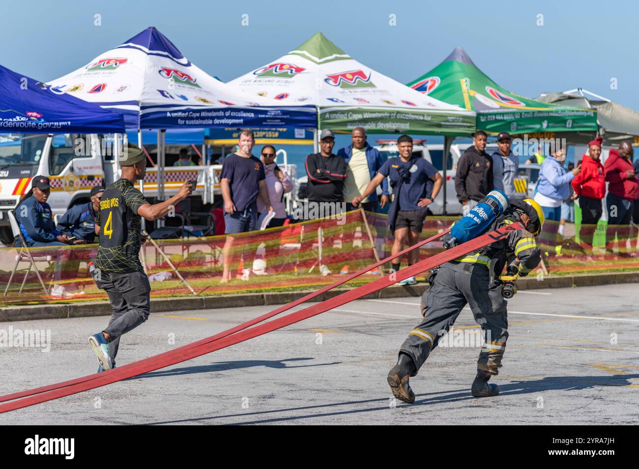 Competitors competing at South Africa's Toughest Firefighter Alive ...