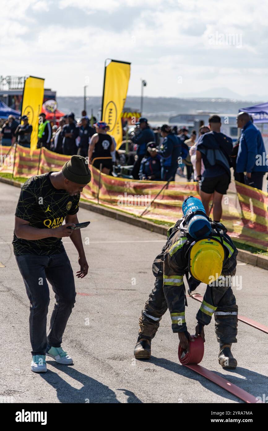 Competitors competing at South Africa's Toughest Firefighter Alive ...