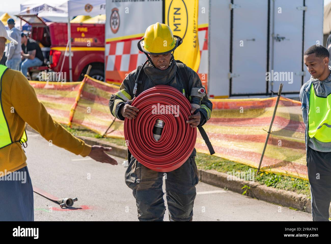 Competitors competing at South Africa's Toughest Firefighter Alive ...