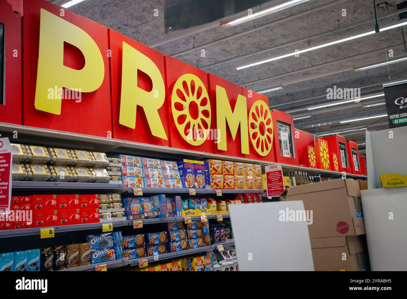 Special offers supermarket hi-res stock photography and images - Alamy