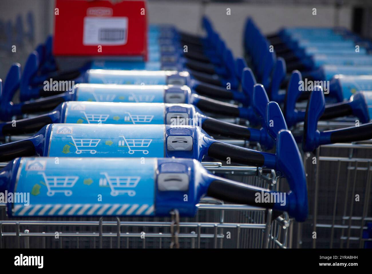 Supermarket, Aldi shopping carts *** Local Caption *** Stock Photo - Alamy