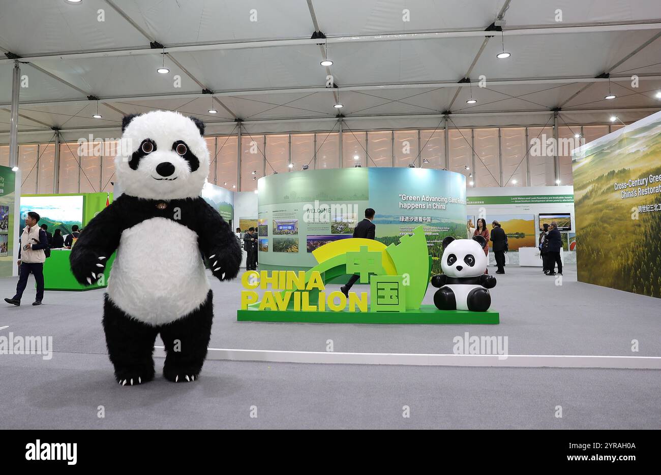 China pavilion cop hi-res stock photography and images - Alamy