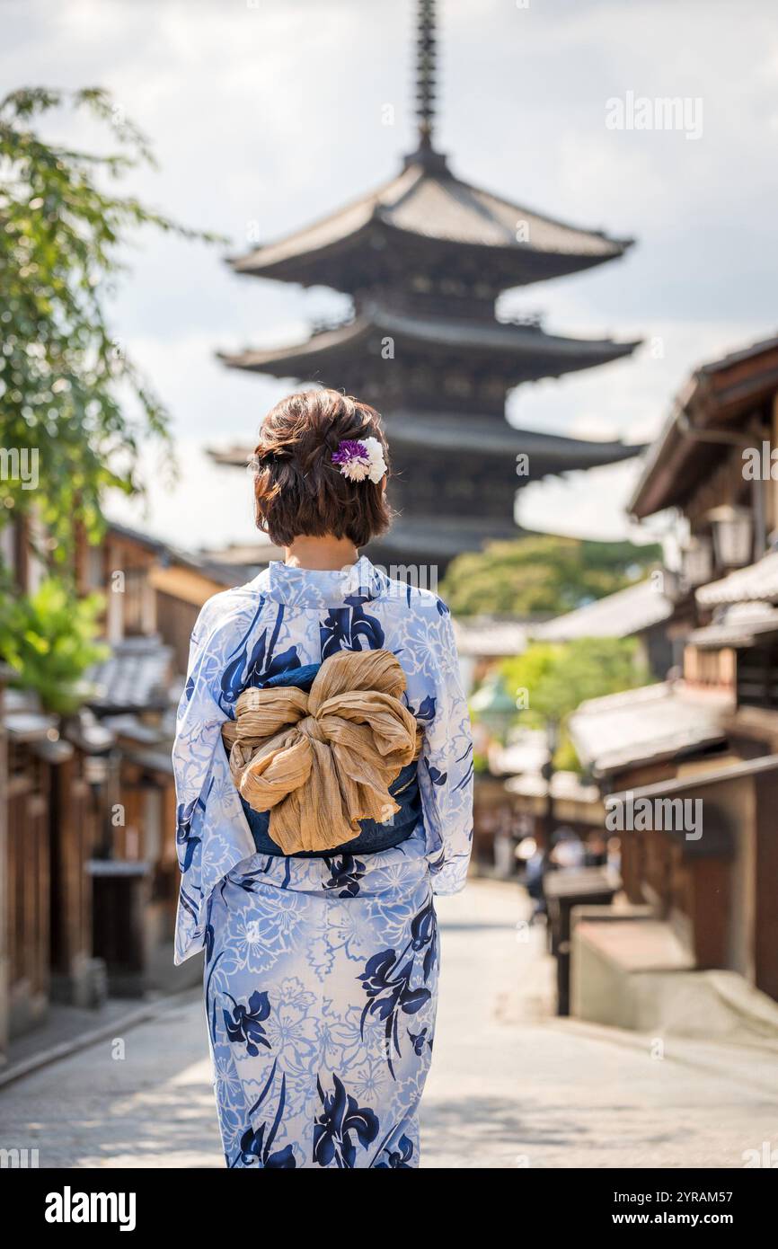 Woman wearing Yukata Kimono in Kyoto, Japan. Japanese traditional ...