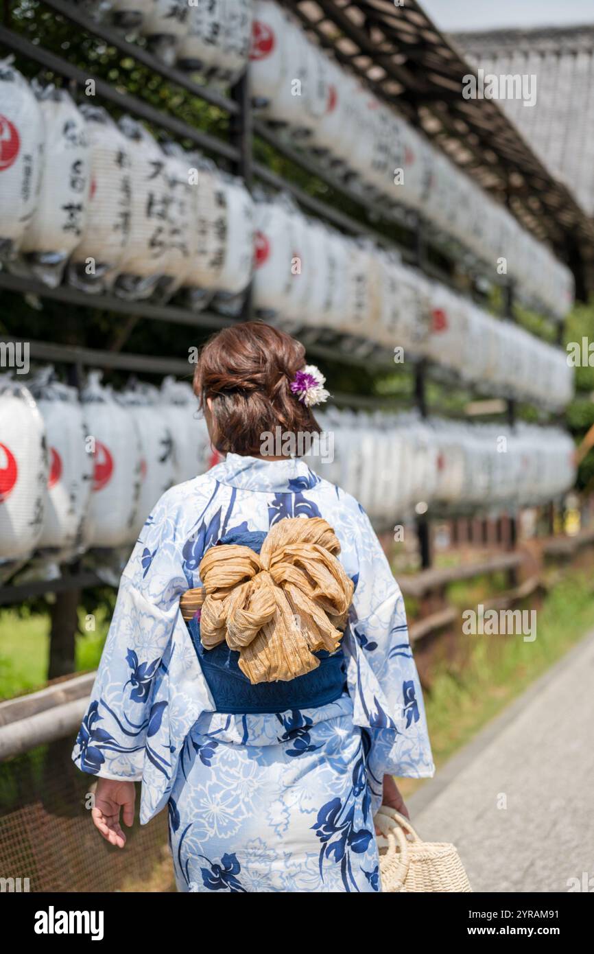 Woman wearing Yukata Kimono in Kyoto, Japan. Japanese traditional ...